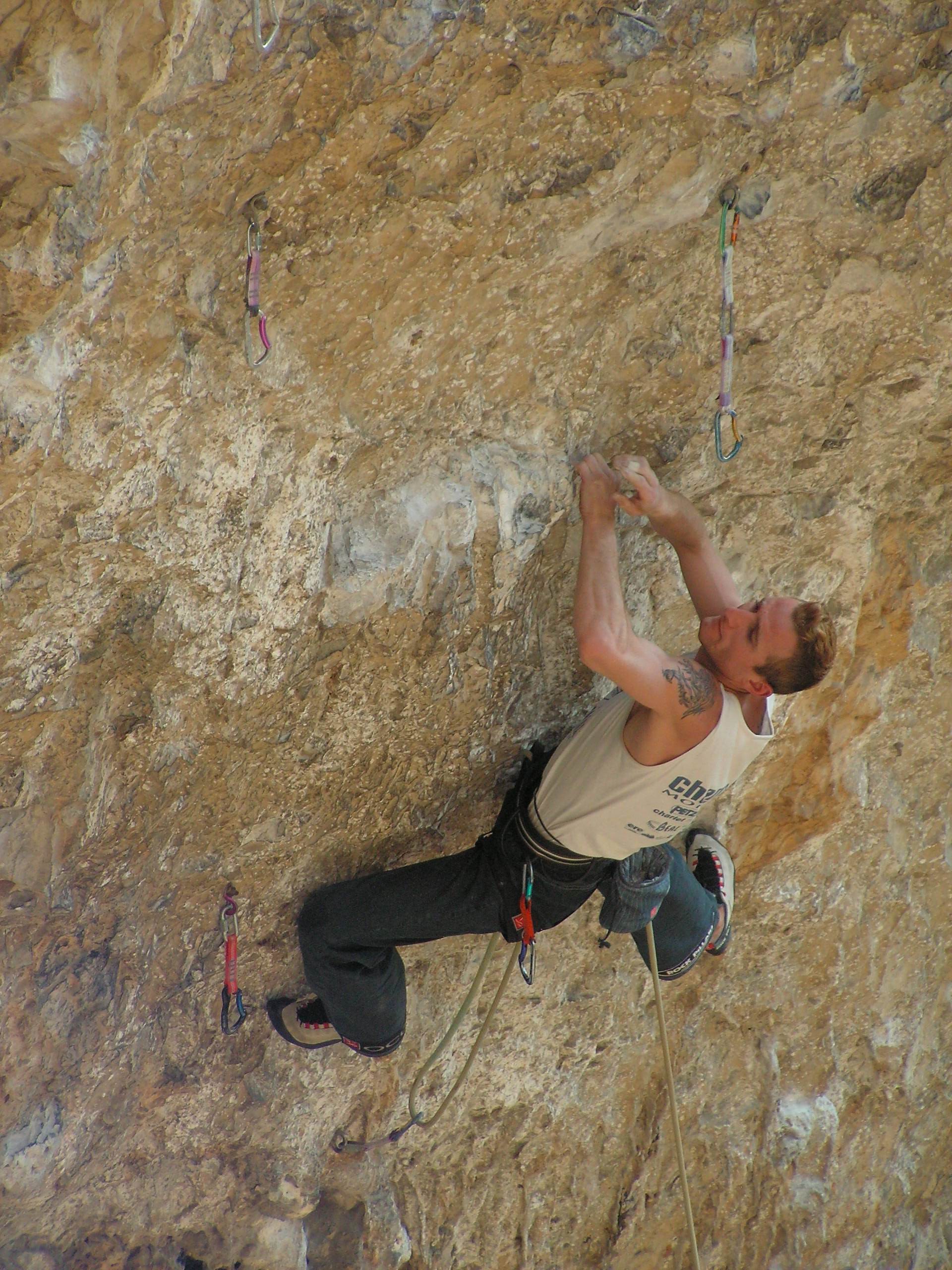 Tomàs Mràzek klettert 9a rotpunkt und 2 x 8b+ onsight | Bergsteigen.com