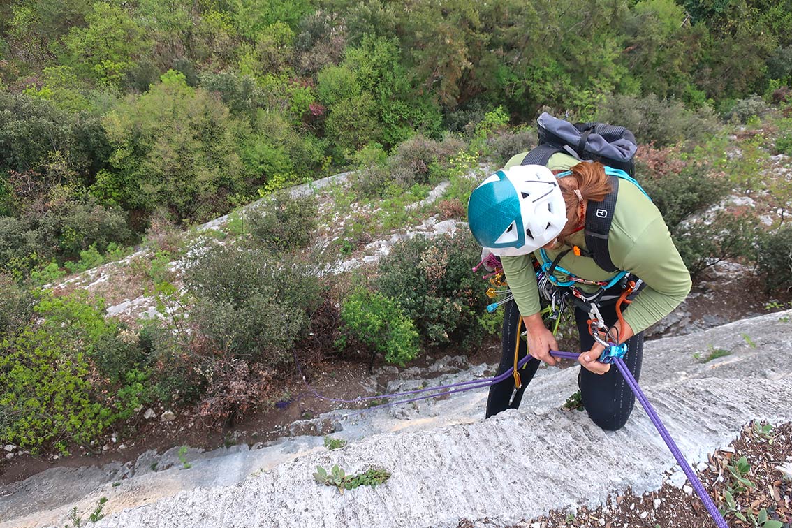 Test Salathe Lite Kletterhelm | Bergsteigen.com