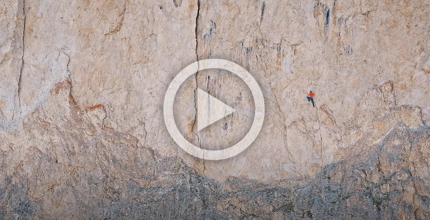 Jonas Hainz klettert Moulin Rouge free solo | Bergsteigen.com
